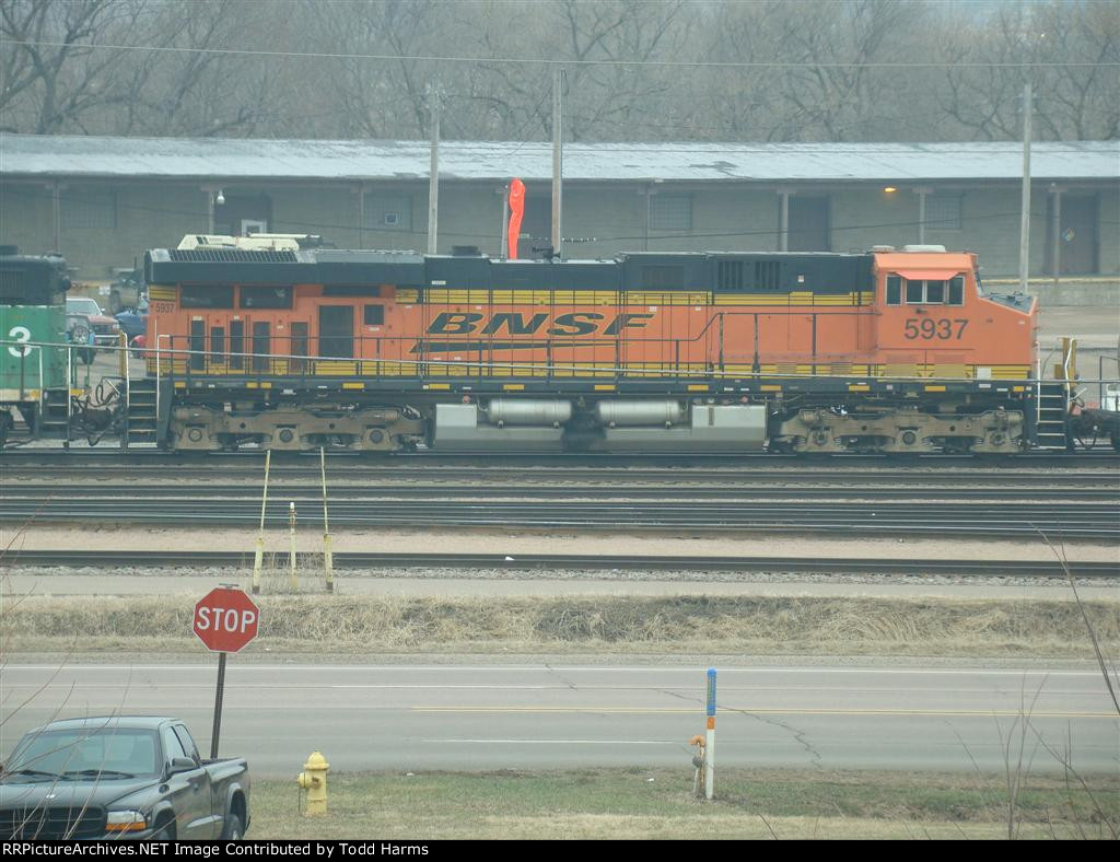 BNSF 5937
